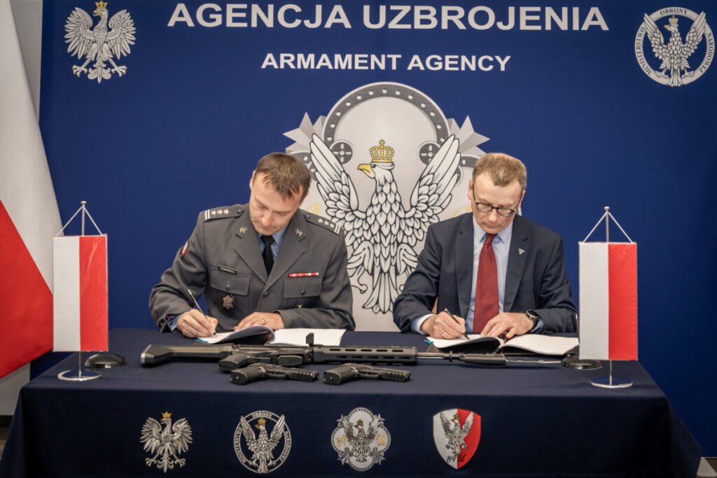 VIS-y i Groty z radomskiej Fabryki Broni dla polskiej armii. „Łucznik ...